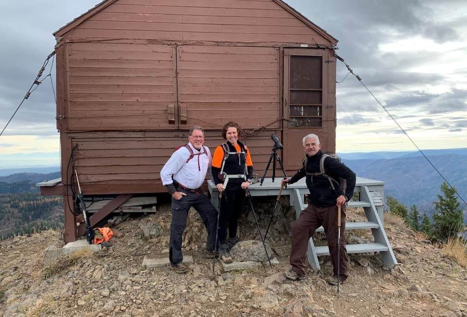 Hiking To Oregon Butte Lookout In The Fall - Explore Washington State