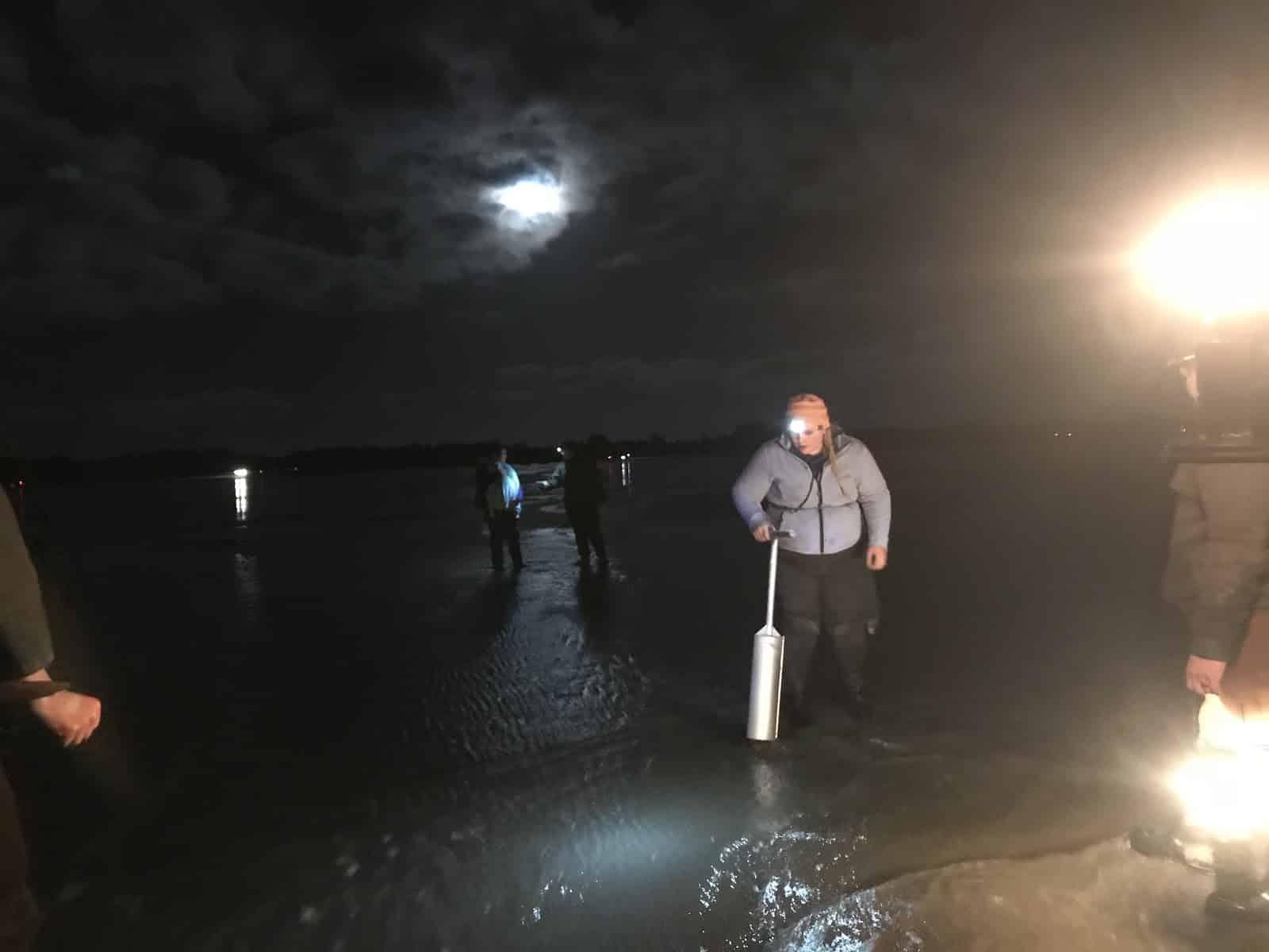 Clam Digging Adventures In Washington - Explore Washington State