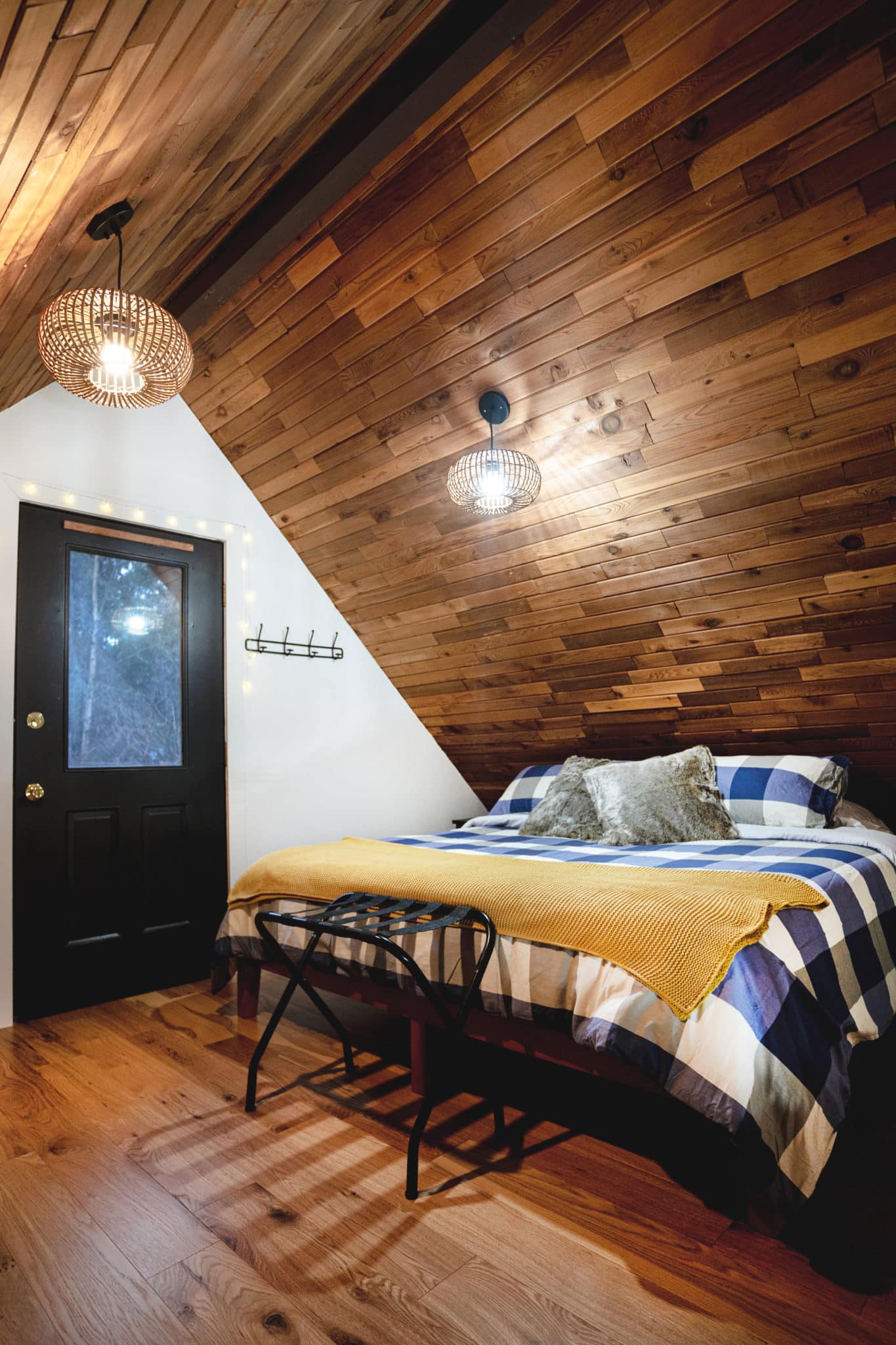 Charming Little Wolf Cabin By Mt. Baker - Explore Washington State